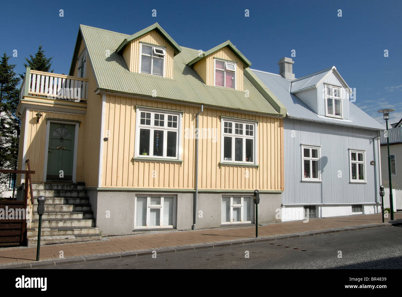 Classic Icelandic buildings on Skólavörðustigur, Reykjavik Stock Photo ...