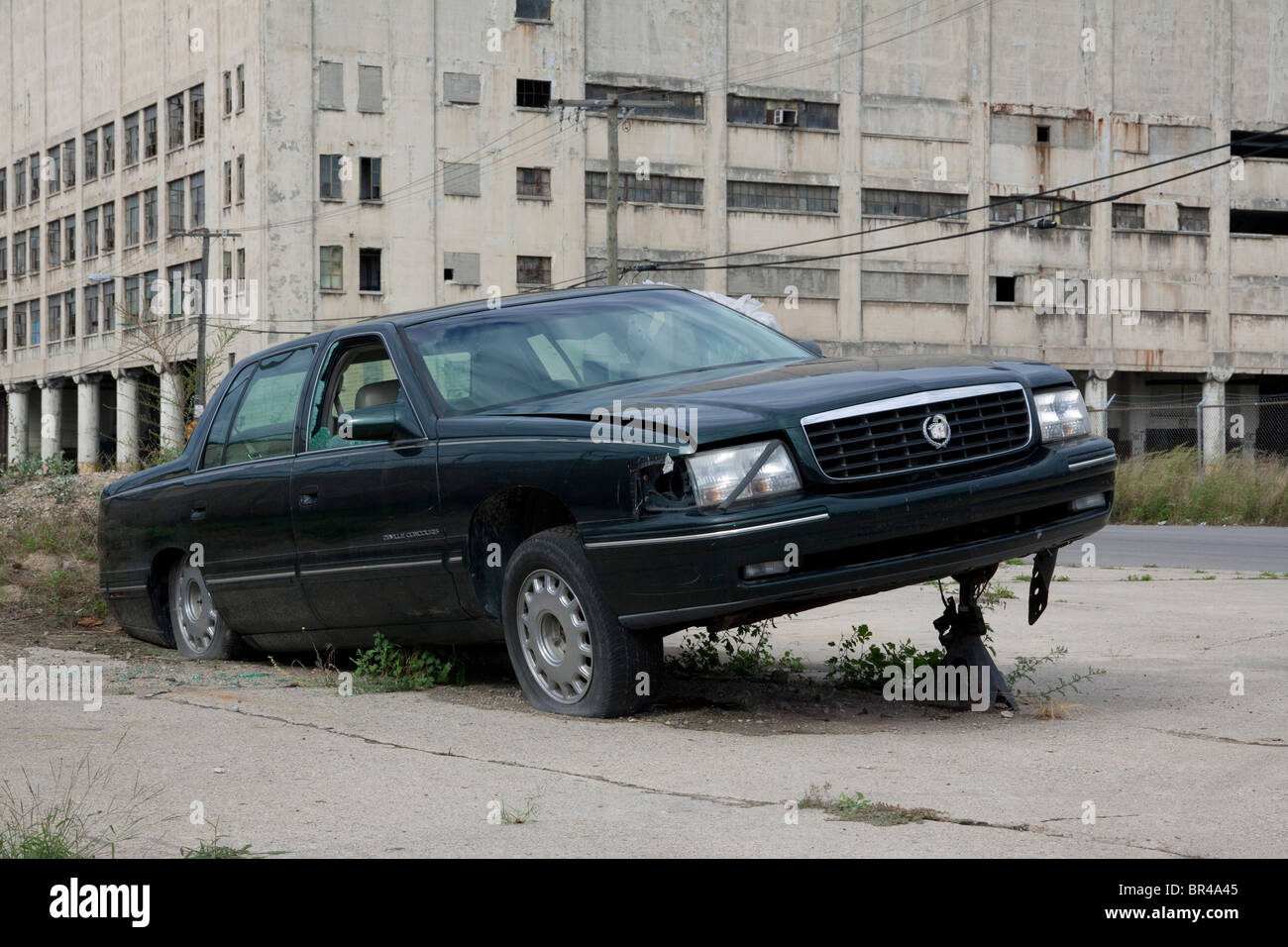 Abandoned car East side of Detroit Michigan USA Stock Photo - Alamy