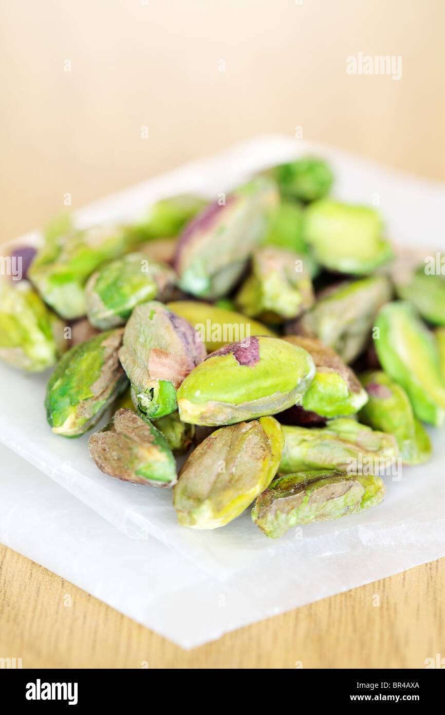 Pile raw pistachio nuts hi-res stock photography and images - Alamy