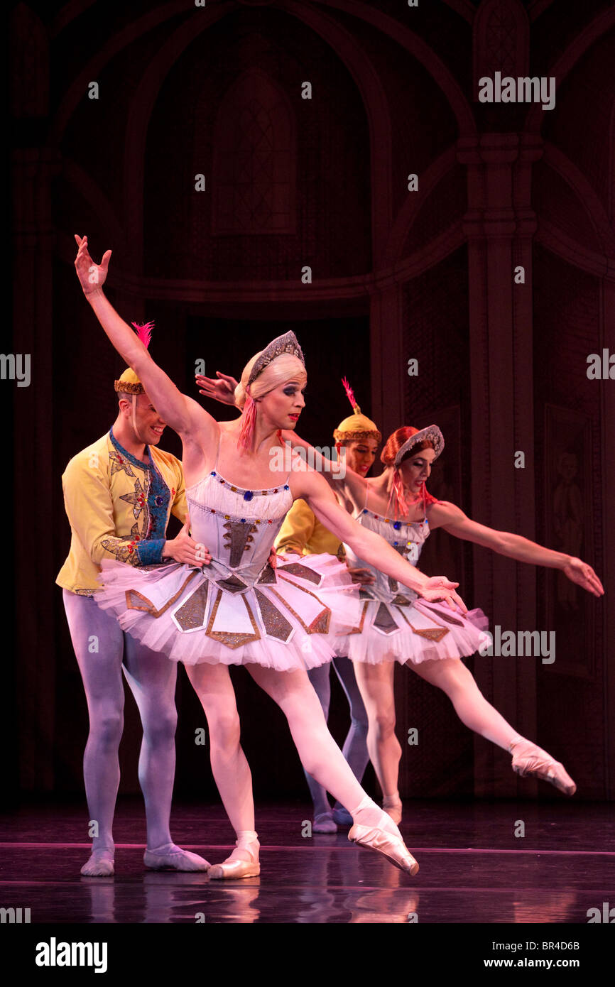 Les Ballets Trockadero de Monte Carlo performing new show at London's ...