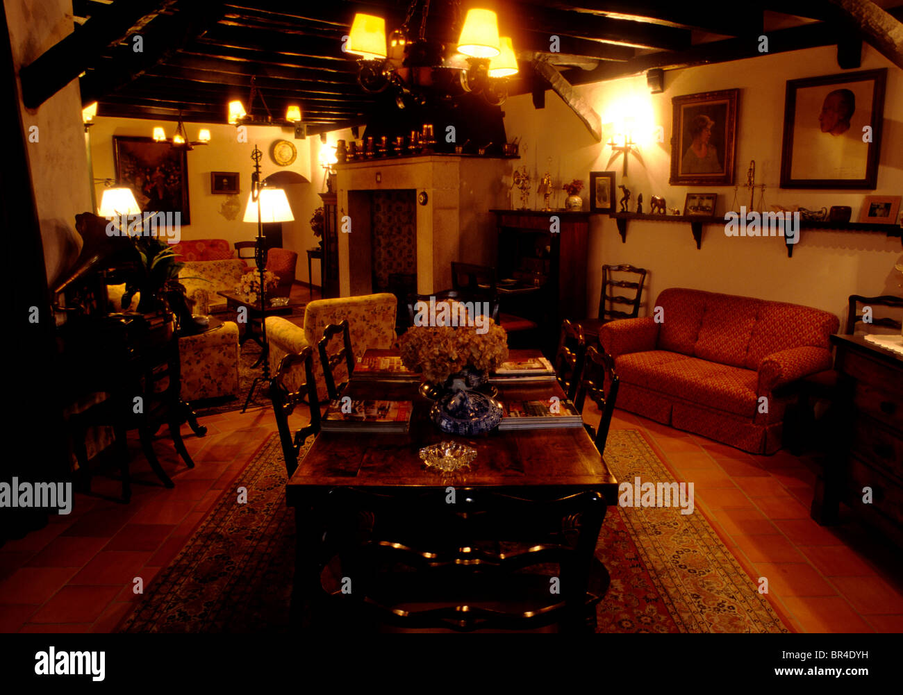 16th century house interior hi-res stock photography and images - Alamy