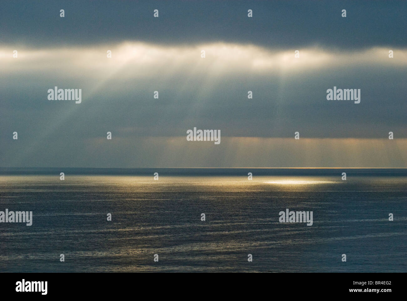 Evening sun rays over the Pacific Ocean near Big Sur, California Stock ...
