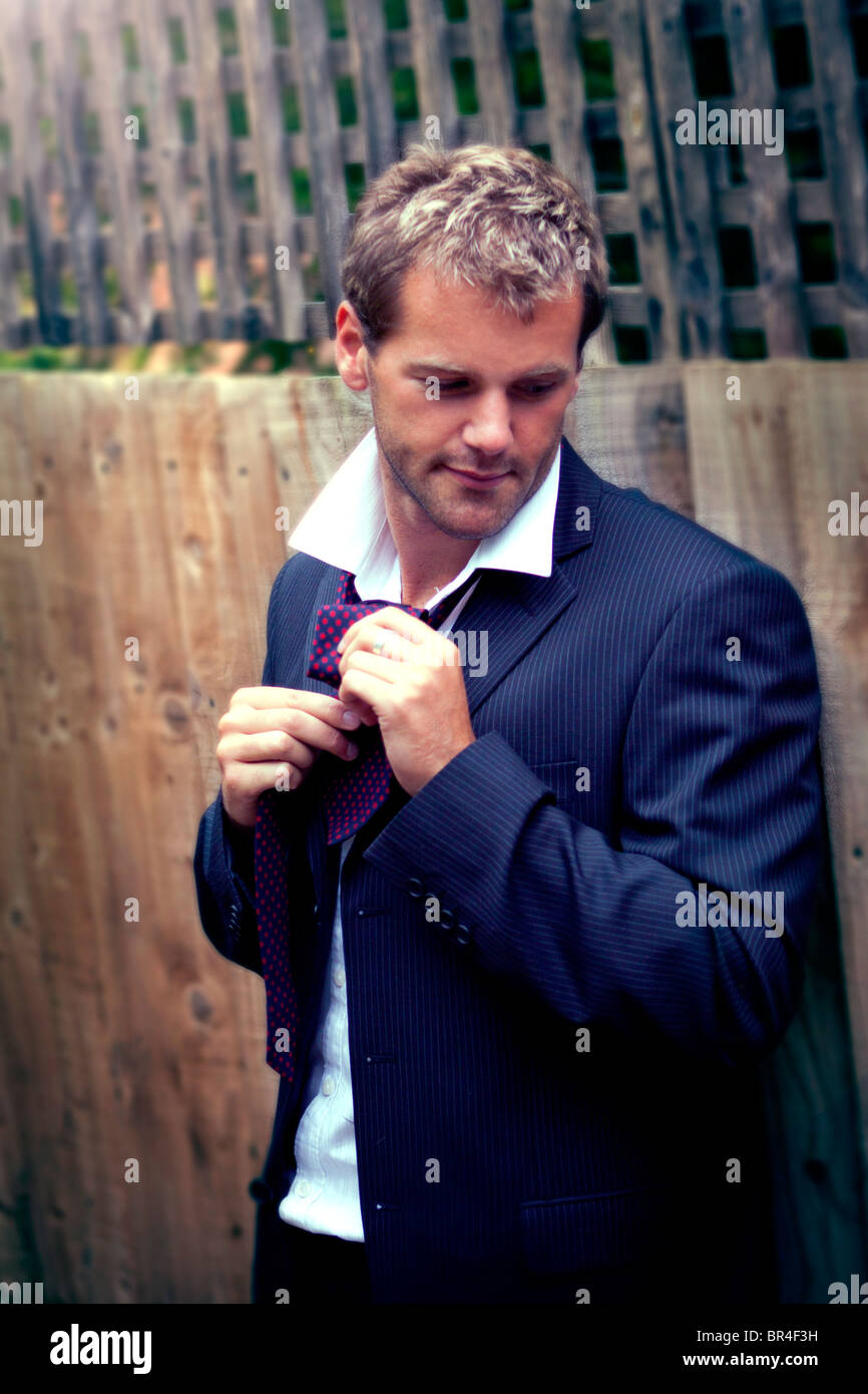 Wearing suit and tie hi-res stock photography and images - Alamy