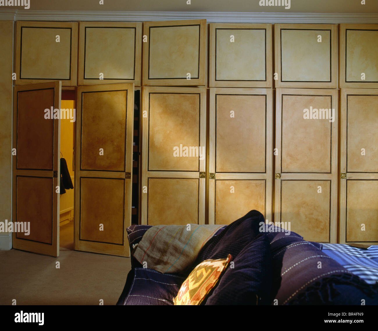 Blue wall living room hi-res stock photography and images - Alamy