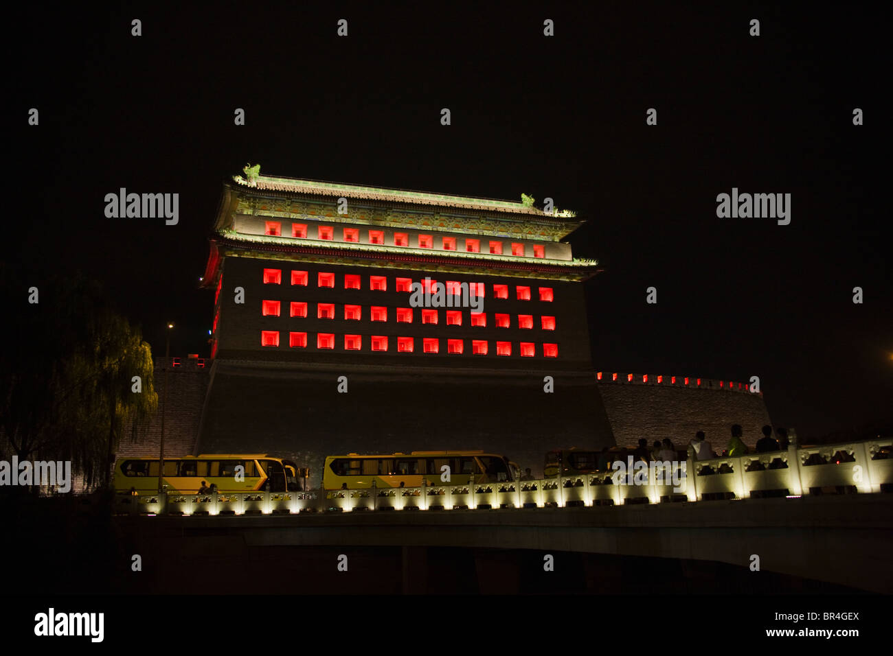 Night view of Deshengmen (Desheng Gate) tower and city wall, Beijing ...