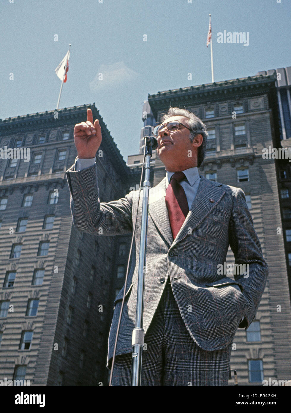 Politician speaking hi-res stock photography and images - Alamy