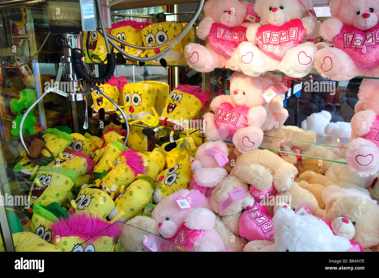 Amusement arcade soft-toy gaming machine, Thorpe Park Theme Park ...