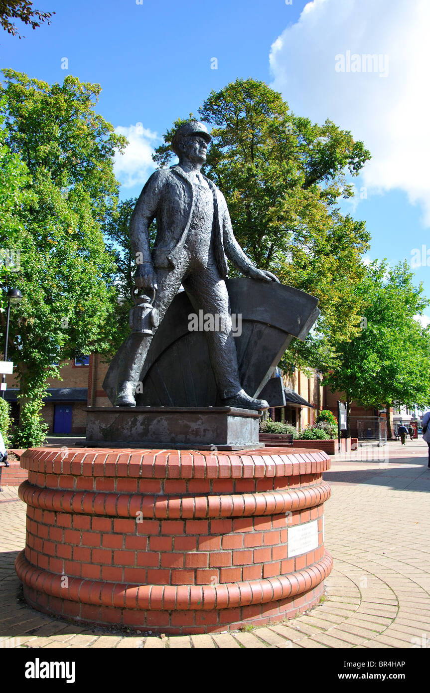 Railway man statue hi-res stock photography and images - Alamy