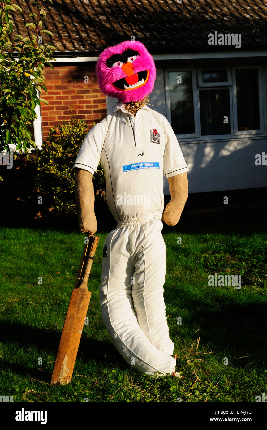 Cricketer Scarecrow at the Haslingfield Scarecrow festival ...