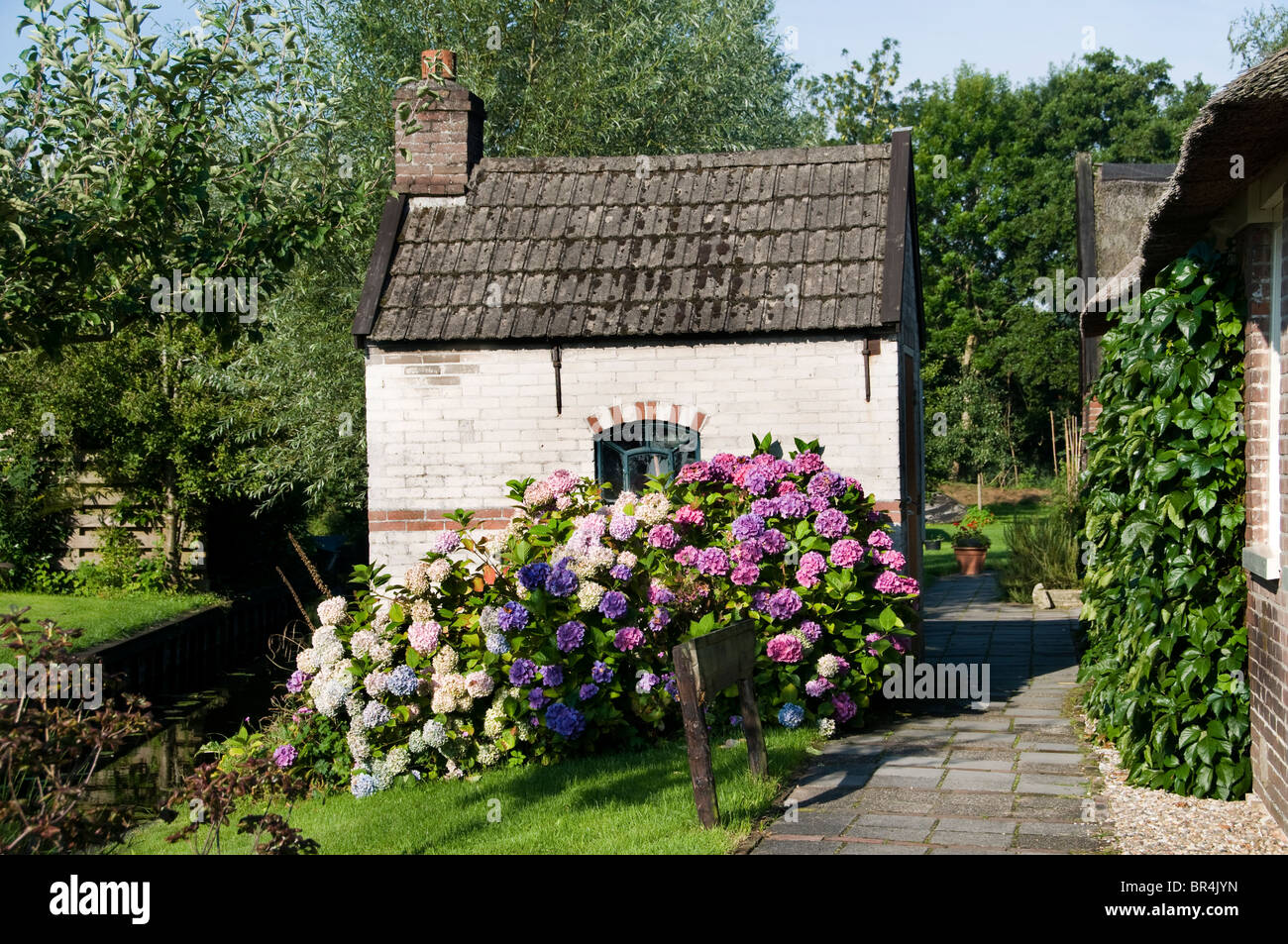 Old dutch farmer house hi-res stock photography and images - Alamy