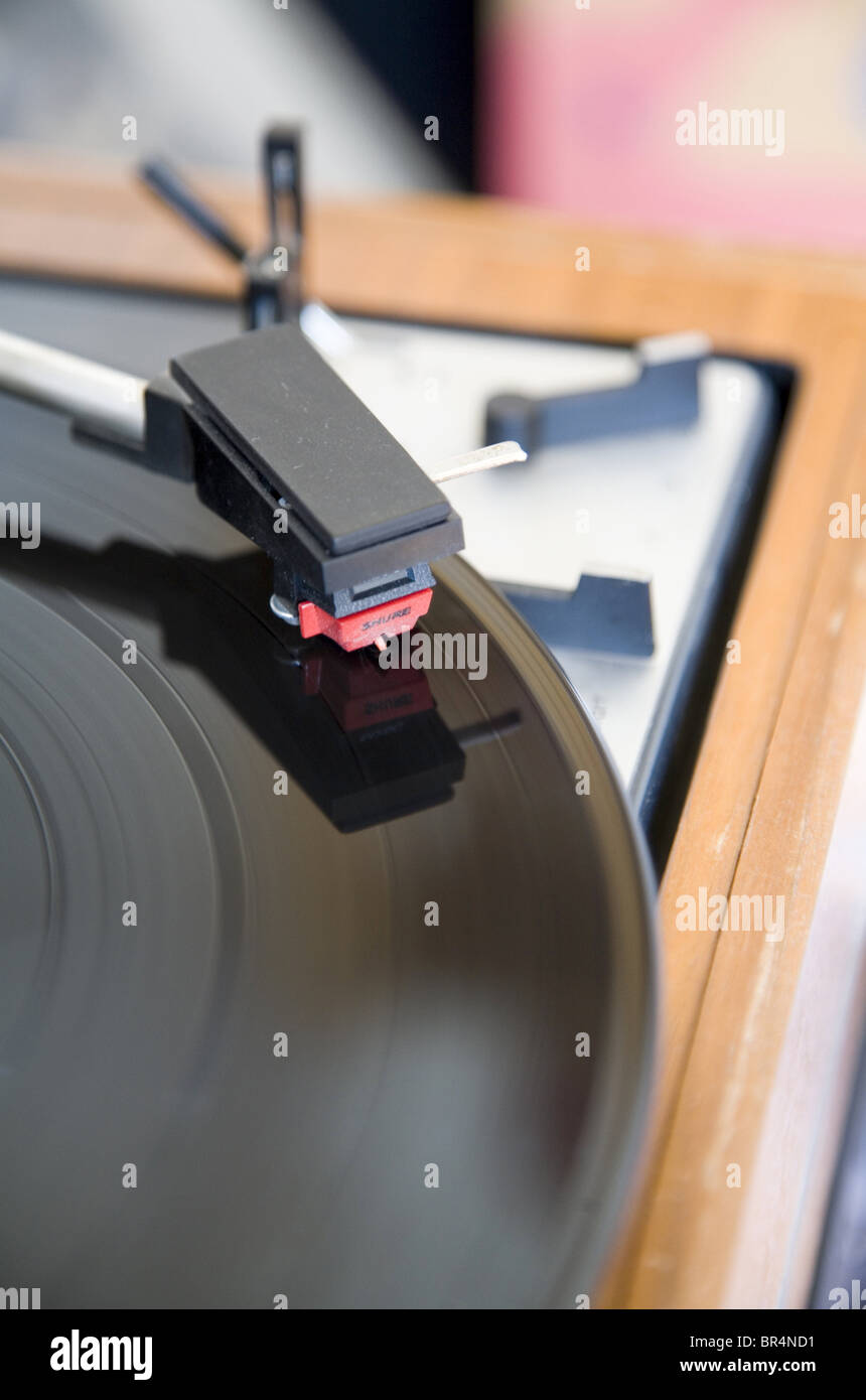 Disc record on record player Stock Photo - Alamy