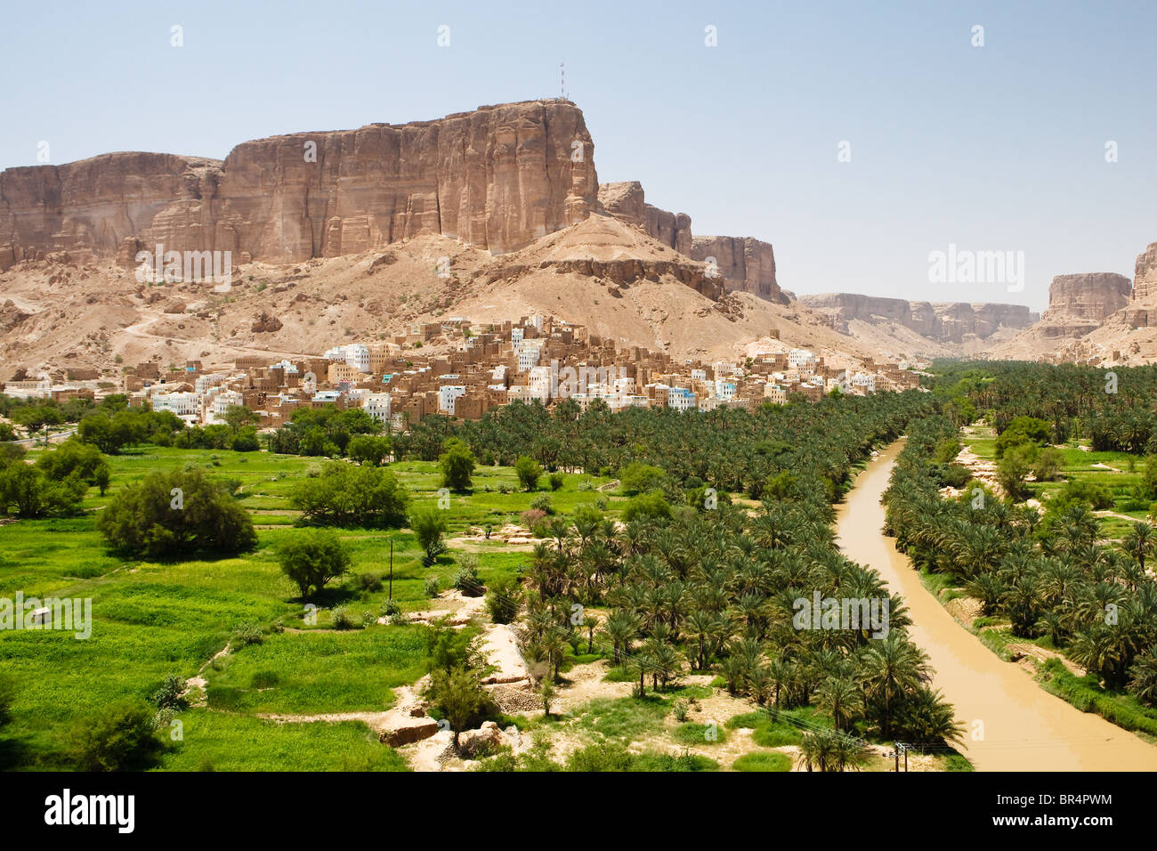 A view into Wadi Do'an, Hadramaut, Yemen Stock Photo - Alamy