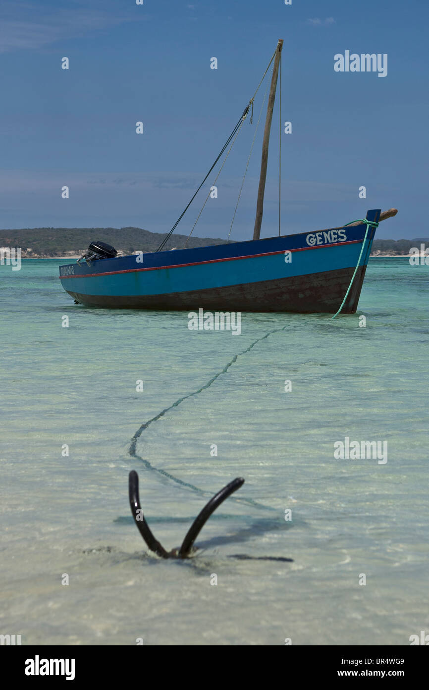 Boat anchored on beach hi-res stock photography and images - Alamy
