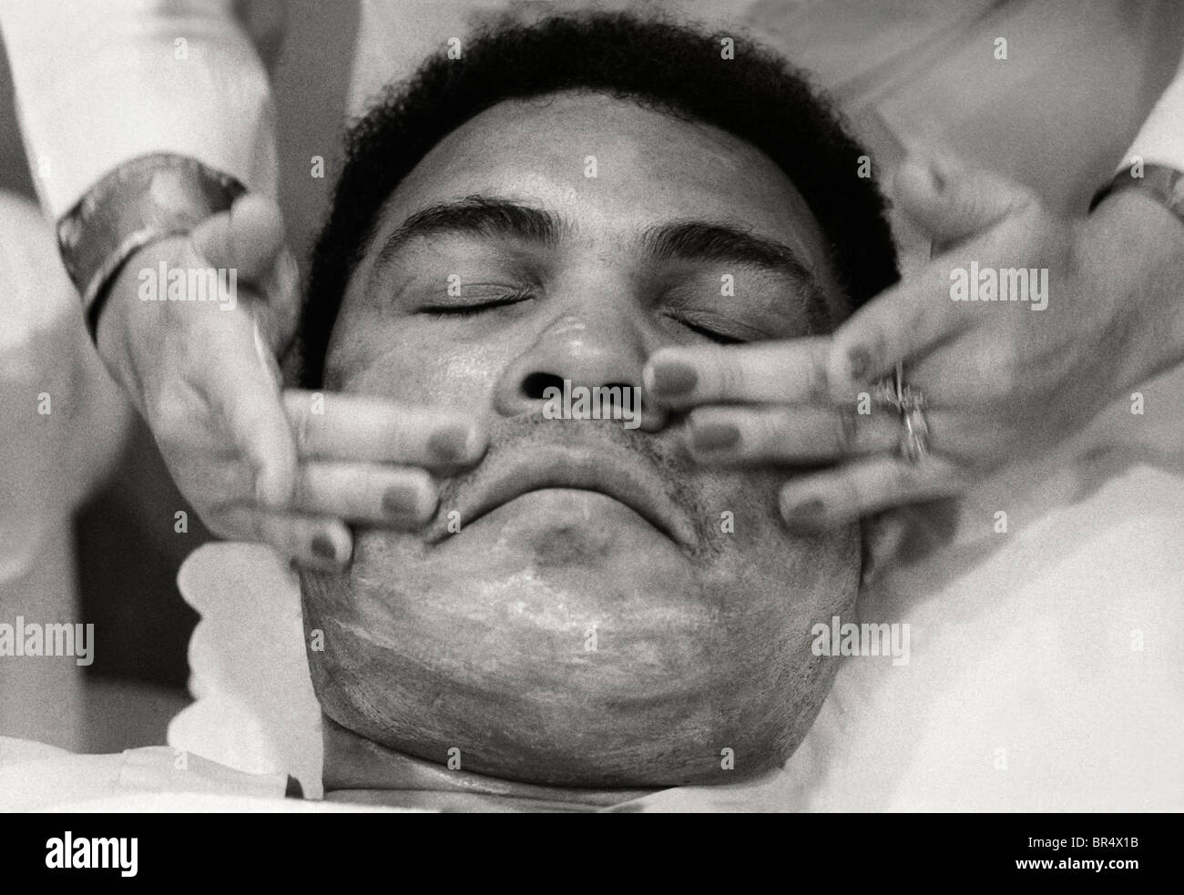 Muhammad Ali getting a facial in 1984 Stock Photo - Alamy