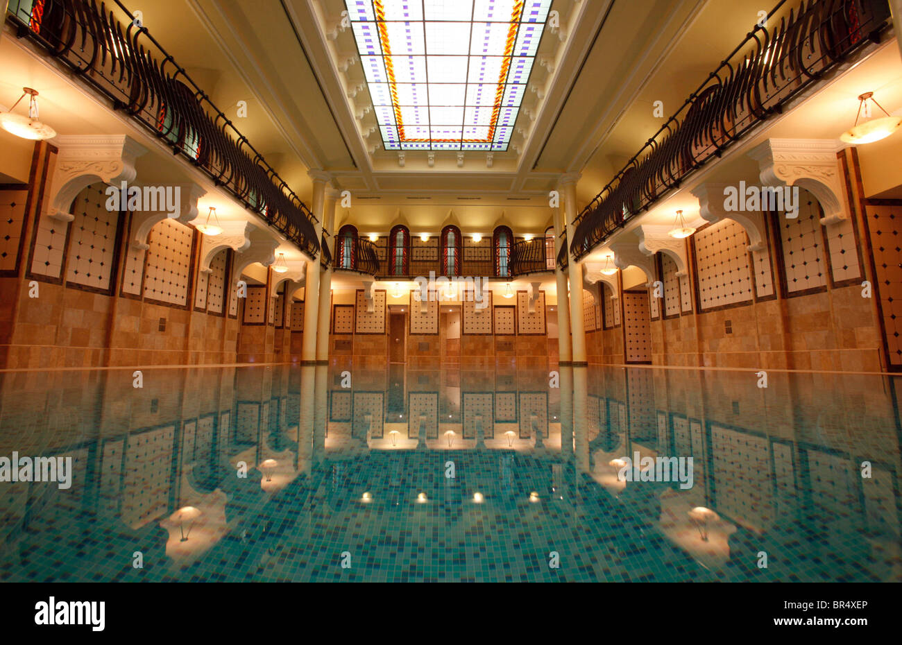 Hungary, Budapest: swimming pool of the Corinthia Hotel Stock Photo - Alamy