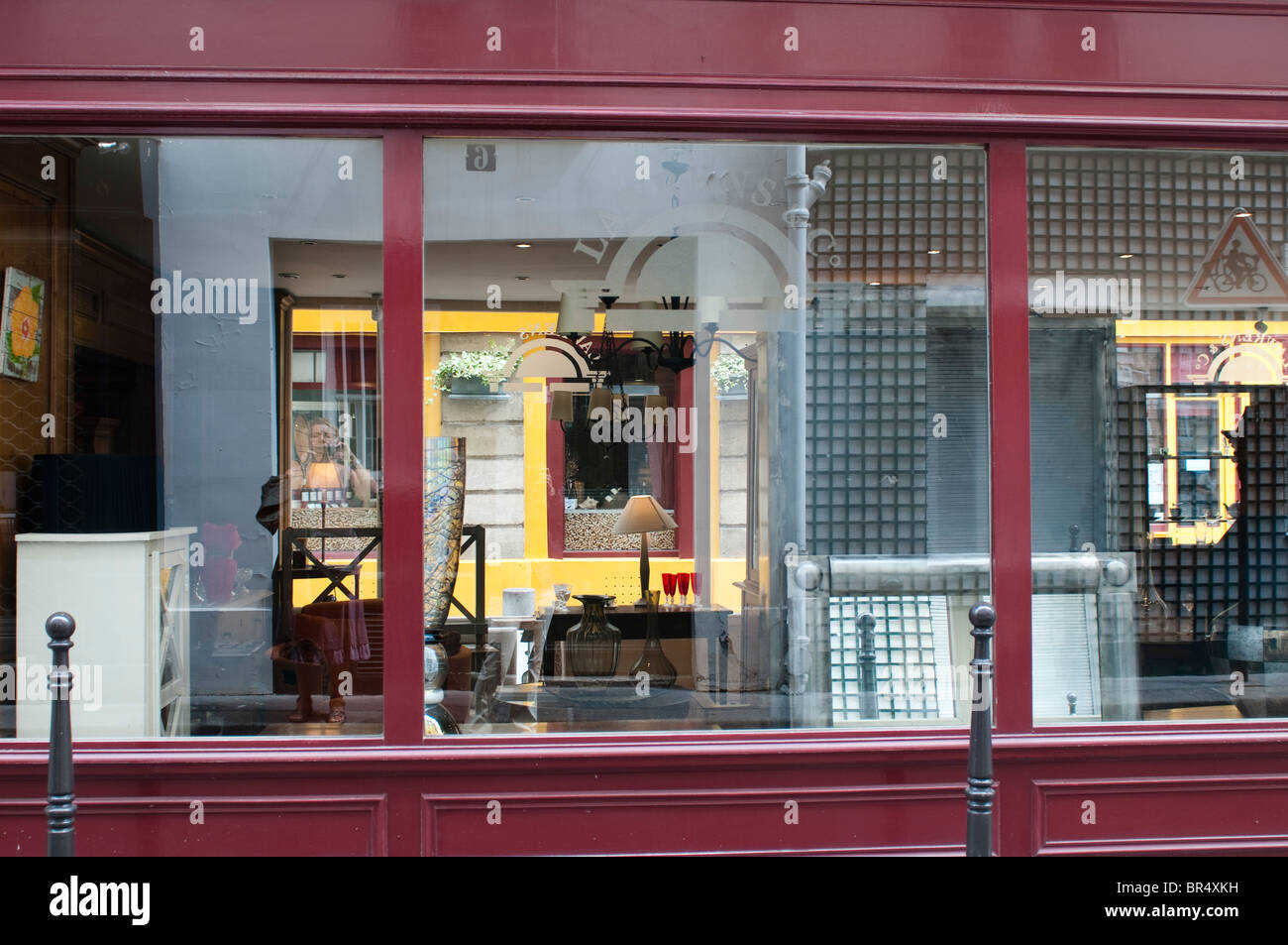 Exclusive shop hi-res stock photography and images - Alamy