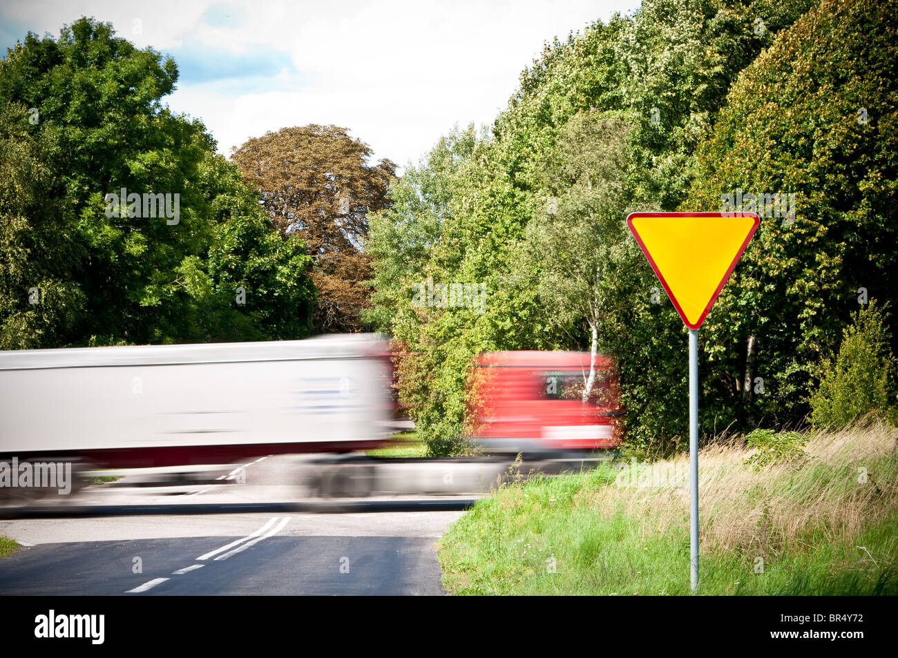 Yield sign car hi-res stock photography and images - Alamy