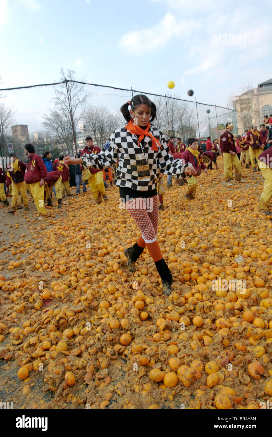 Ivrea Italy celebrates Carnivale with the Orange Battles when the town ...