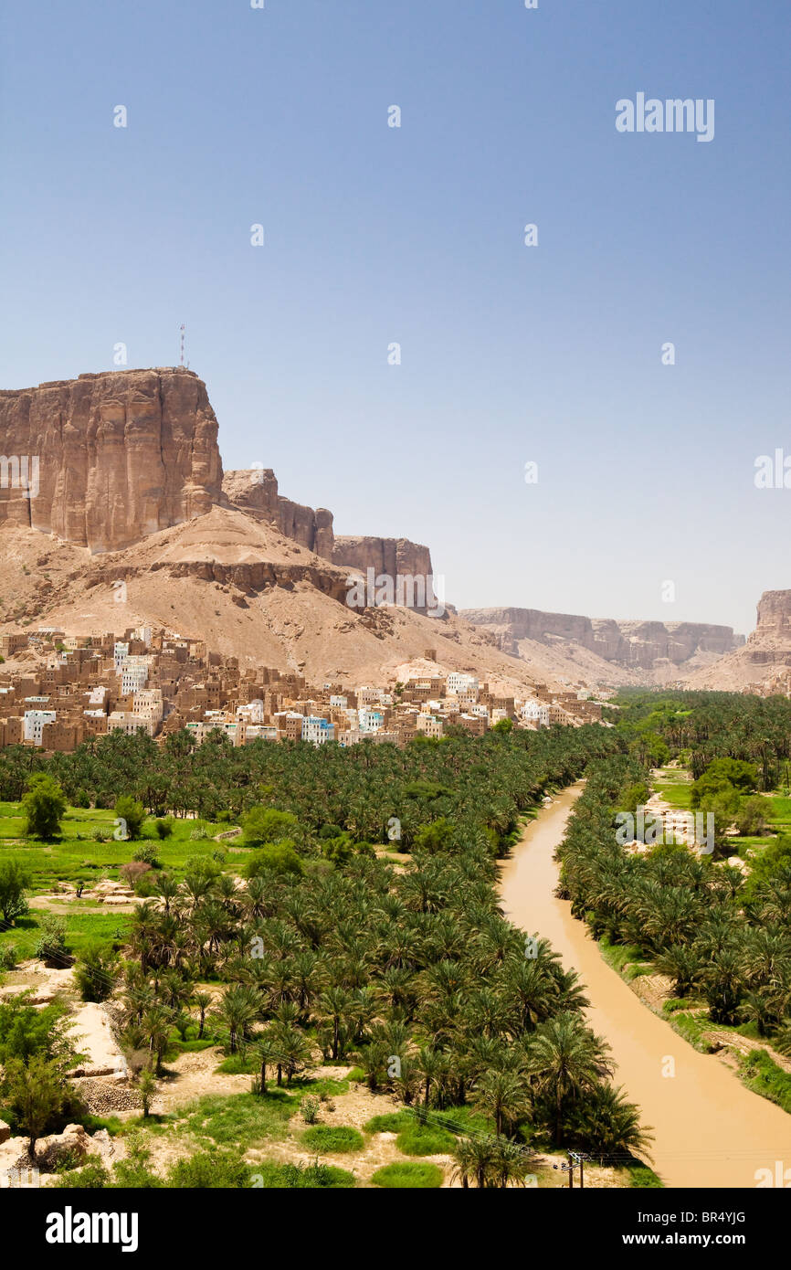A view into Wadi Do'an, Hadramaut, Yemen Stock Photo - Alamy