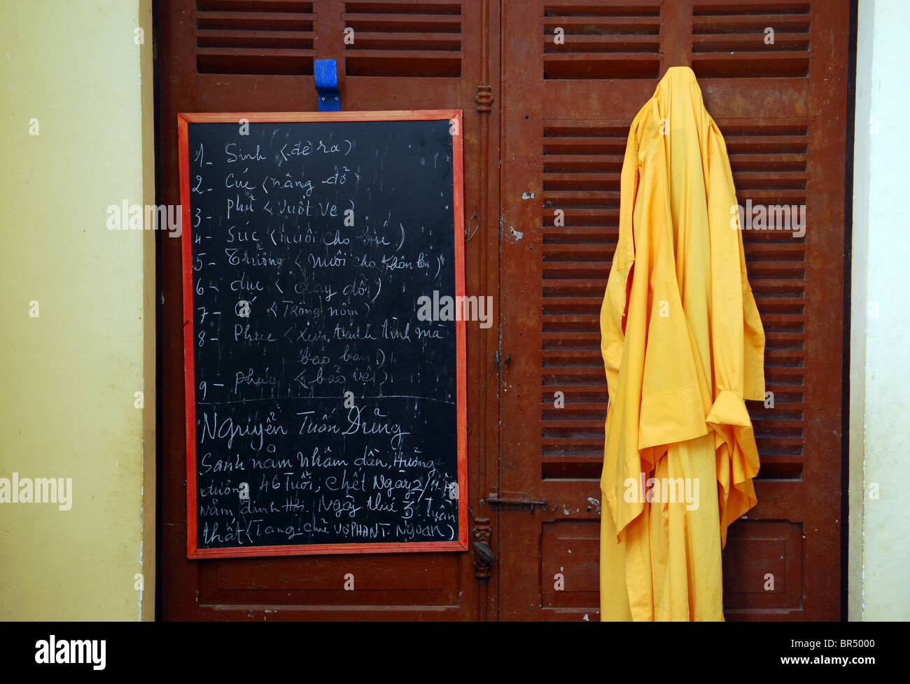 Vietnam: pagoda in Ben Tre Stock Photo - Alamy