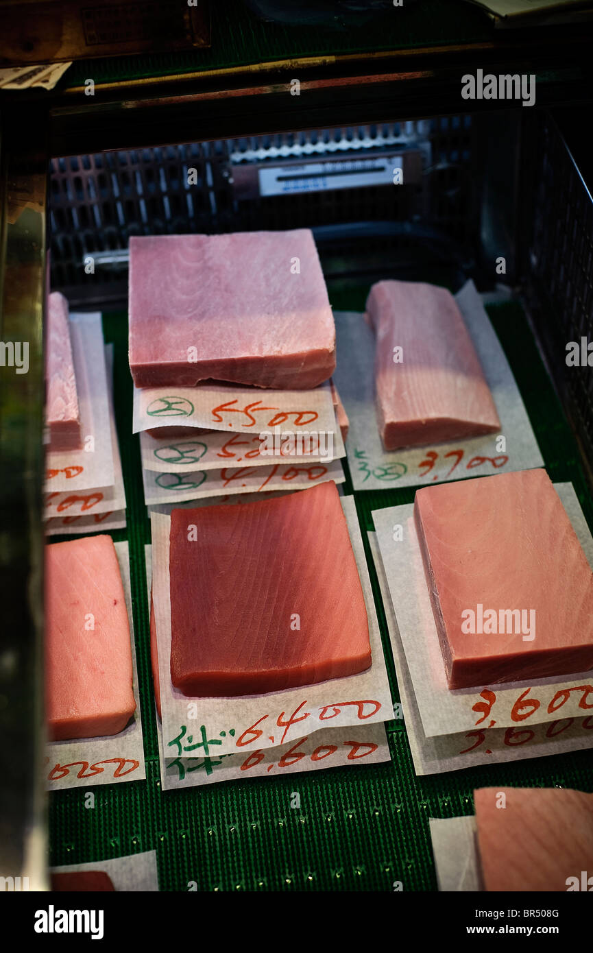 Lue fin tuna international trade hi-res stock photography and images ...