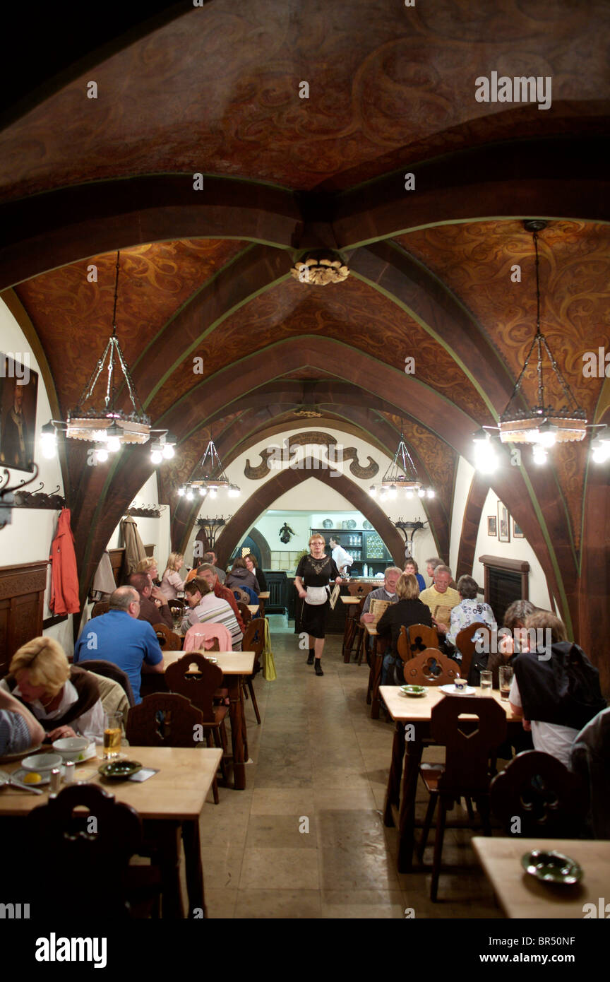 German pub hi-res stock photography and images - Alamy