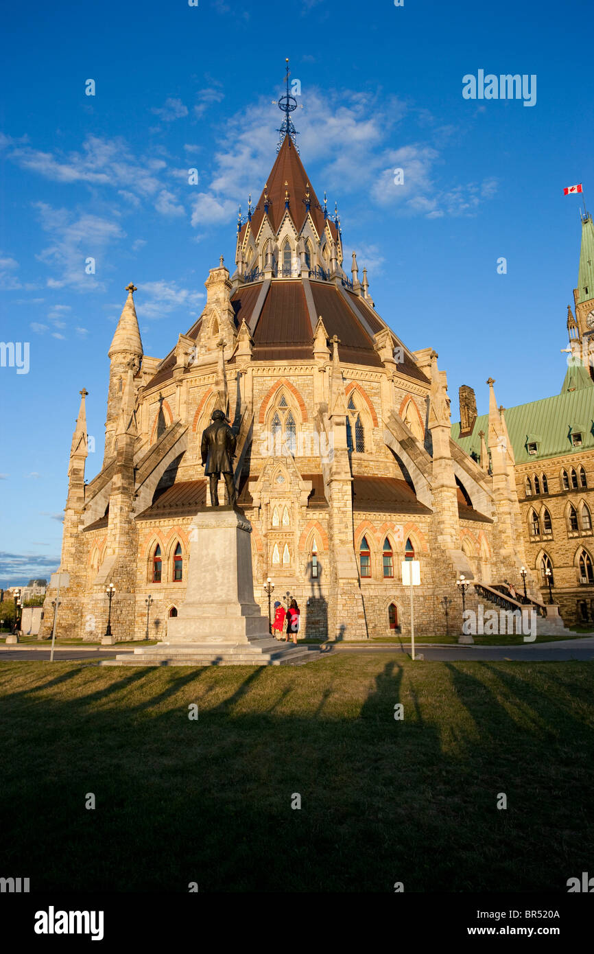 Ottawa parliament building hi-res stock photography and images - Alamy