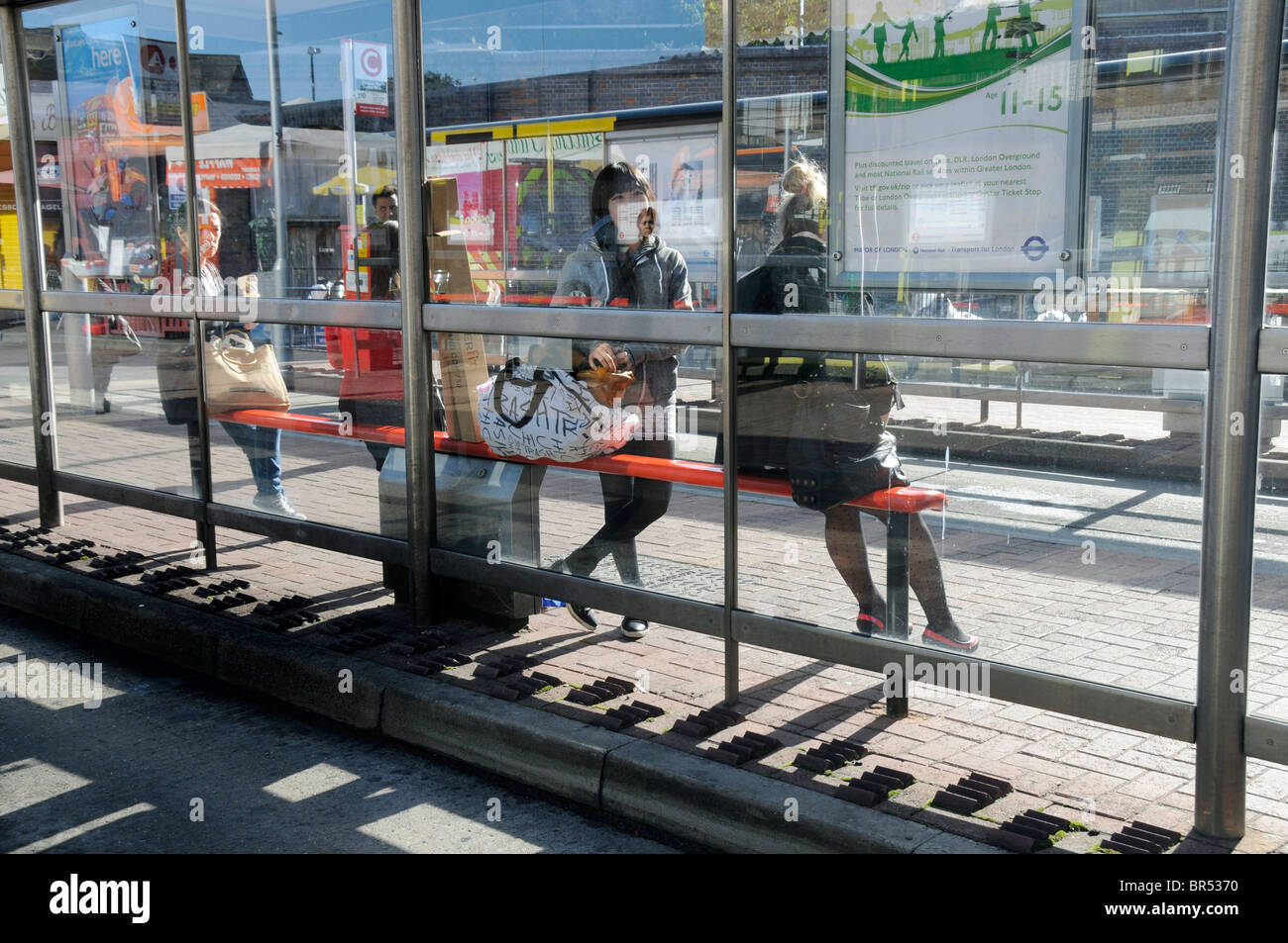 PASSENGERS AT BUS STOP IN FINSBURY PARK STATION LONDON UK Stock Photo ...