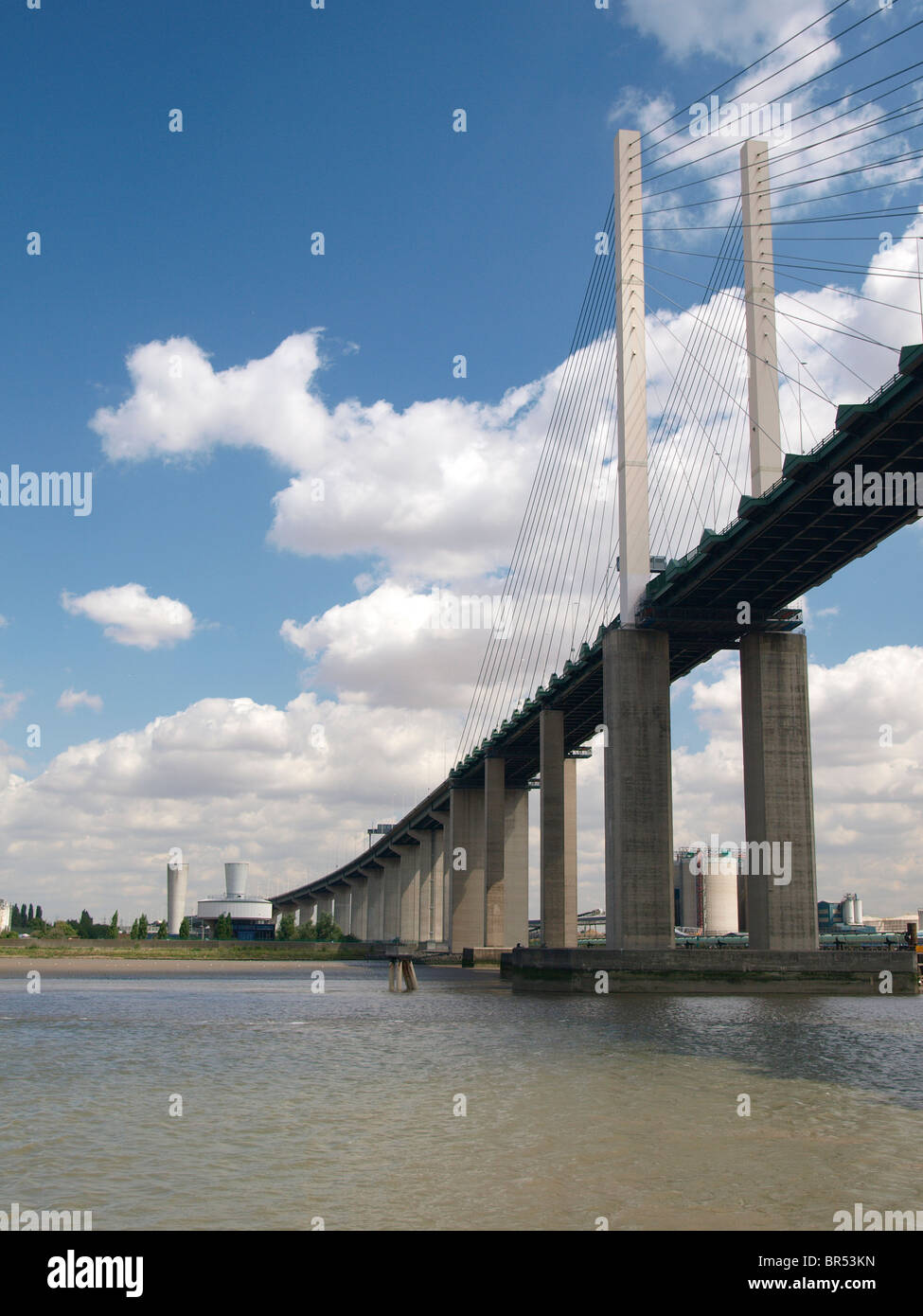 River thames qe2 bridge hi-res stock photography and images - Alamy