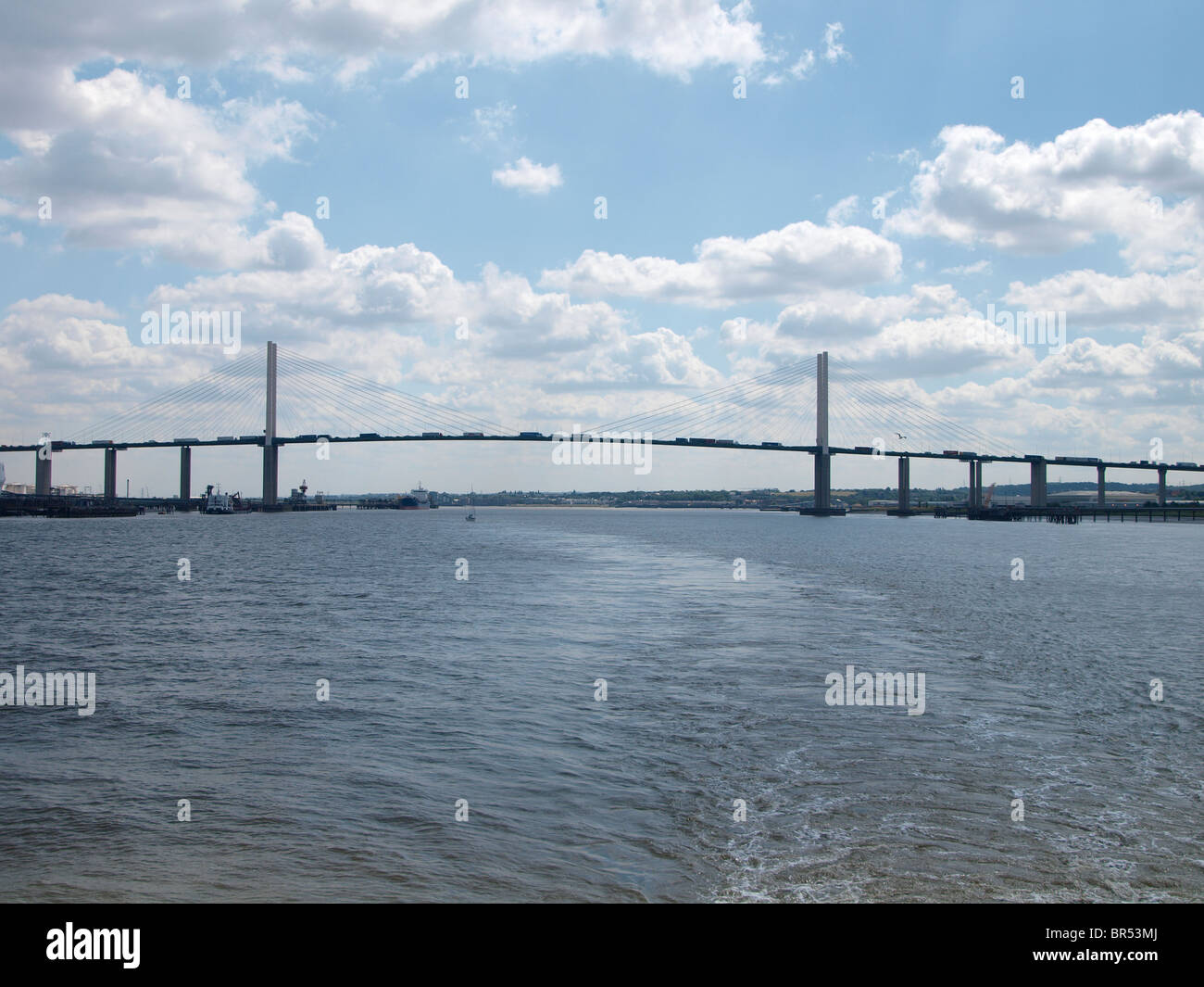 Qe2 bridge hi-res stock photography and images - Alamy
