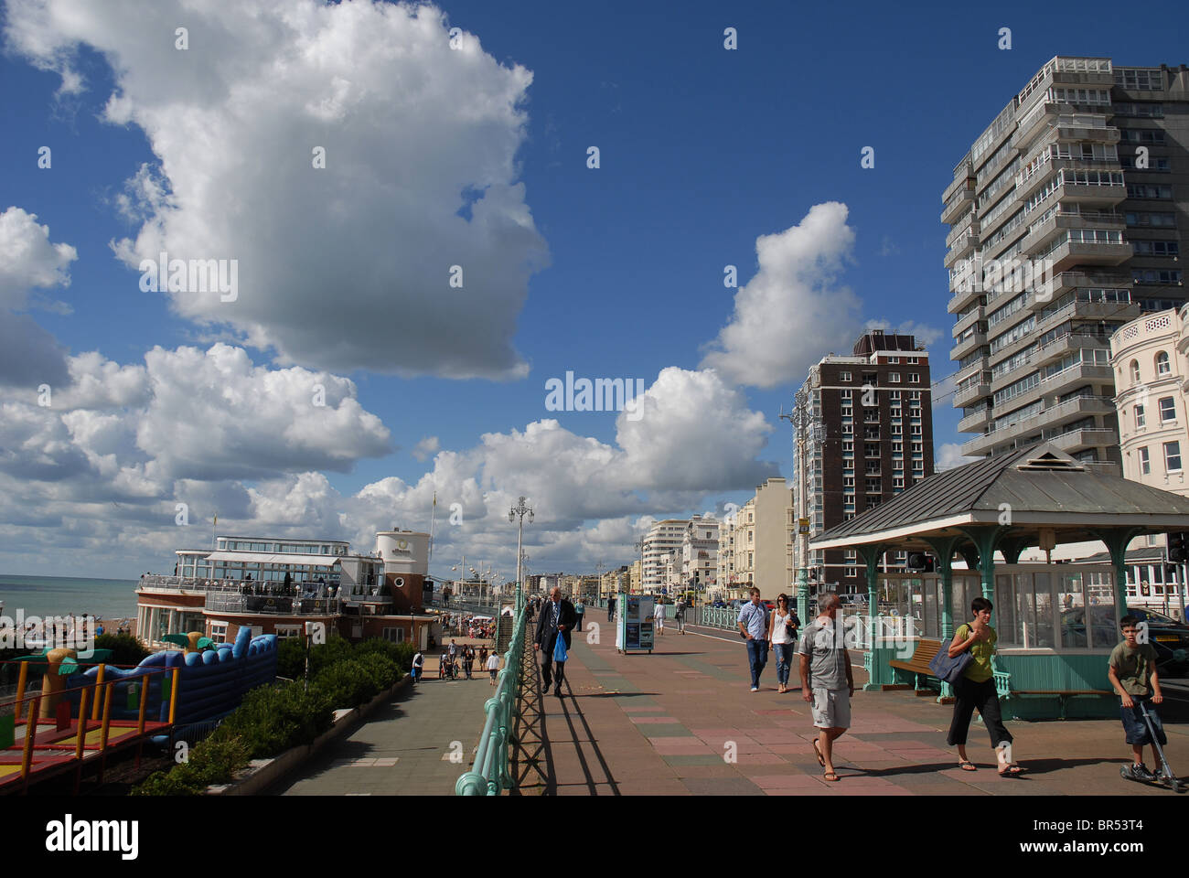 Brighton seafront and promenade hi-res stock photography and images - Alamy