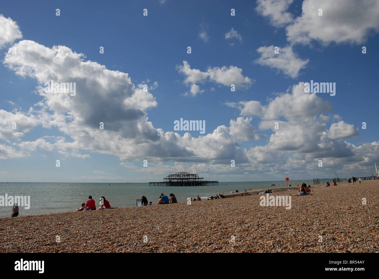 Pier sea people seaside beach sunny hi-res stock photography and images ...