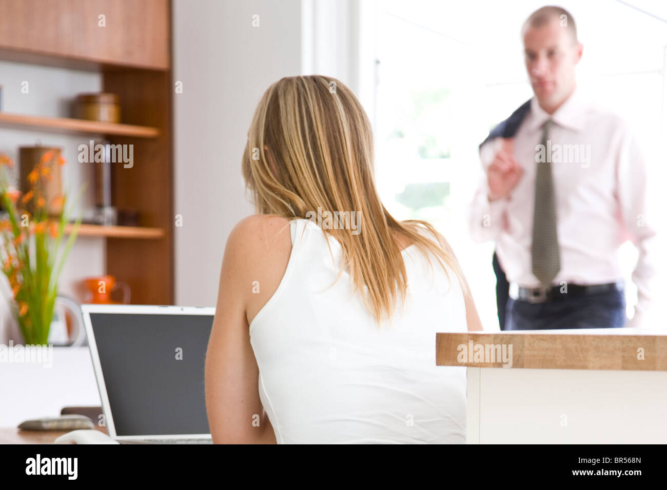 Switching off computer hi-res stock photography and images - Alamy