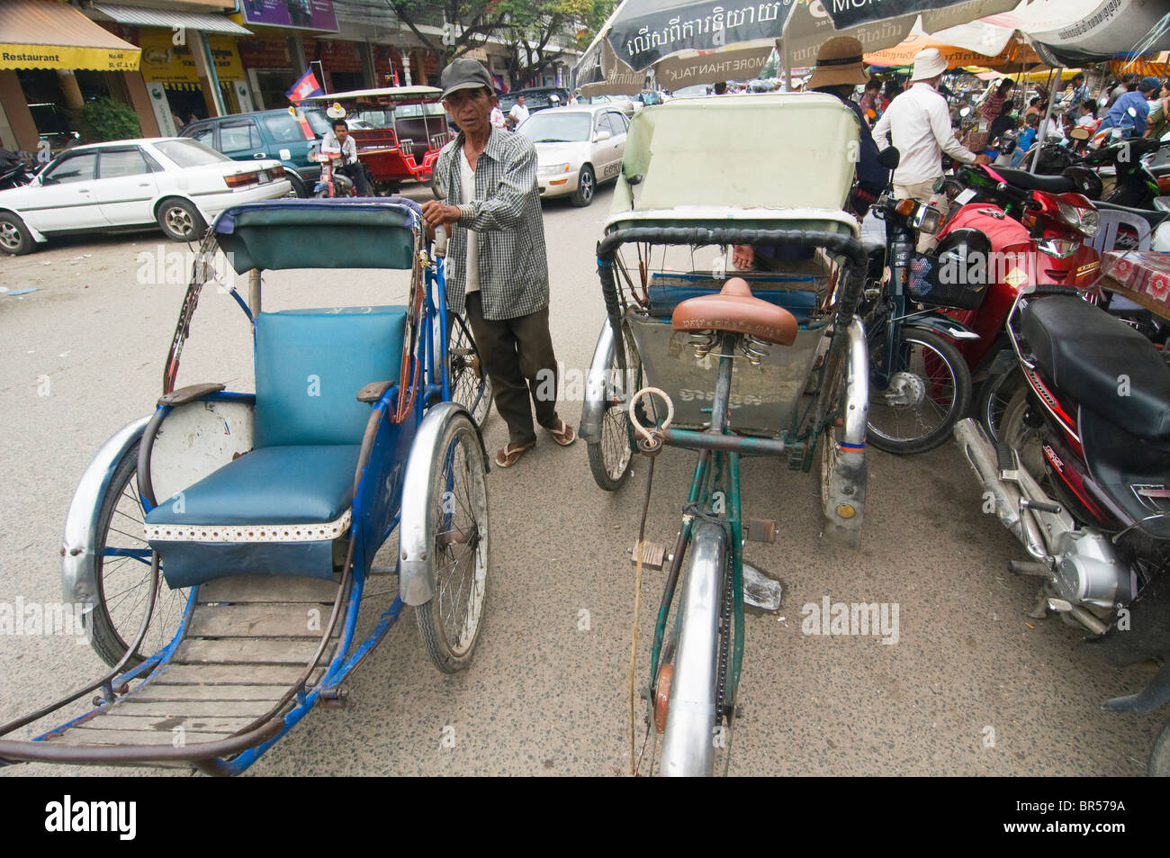 rickshaw driver in Phnom Penh Cambodia Stock Photo - Alamy