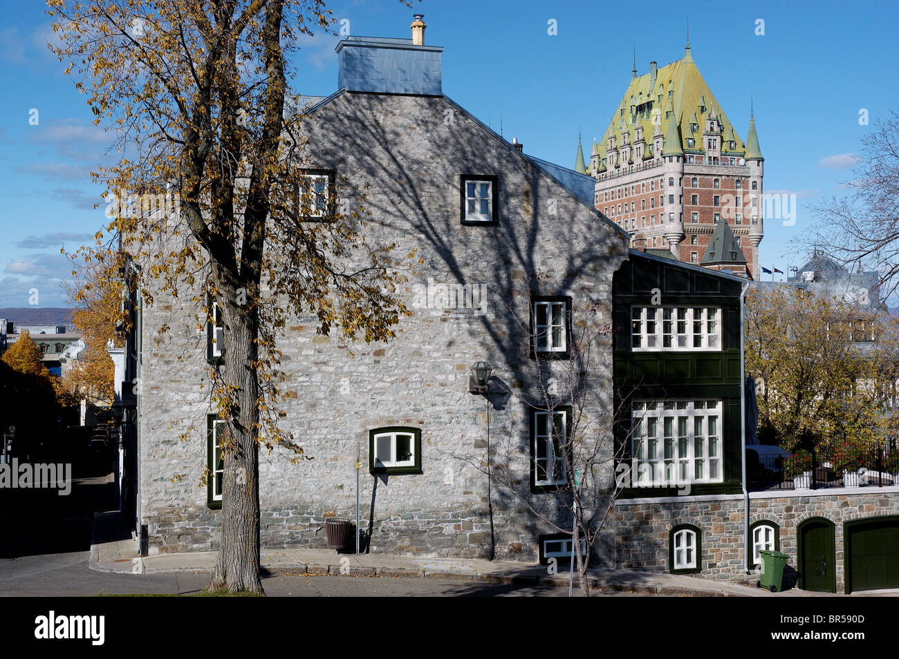Old buildings quebec city hi-res stock photography and images - Alamy