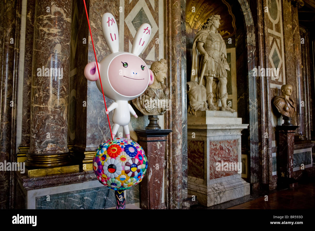 Sculpture artist takashi murakami hi-res stock photography and images ...