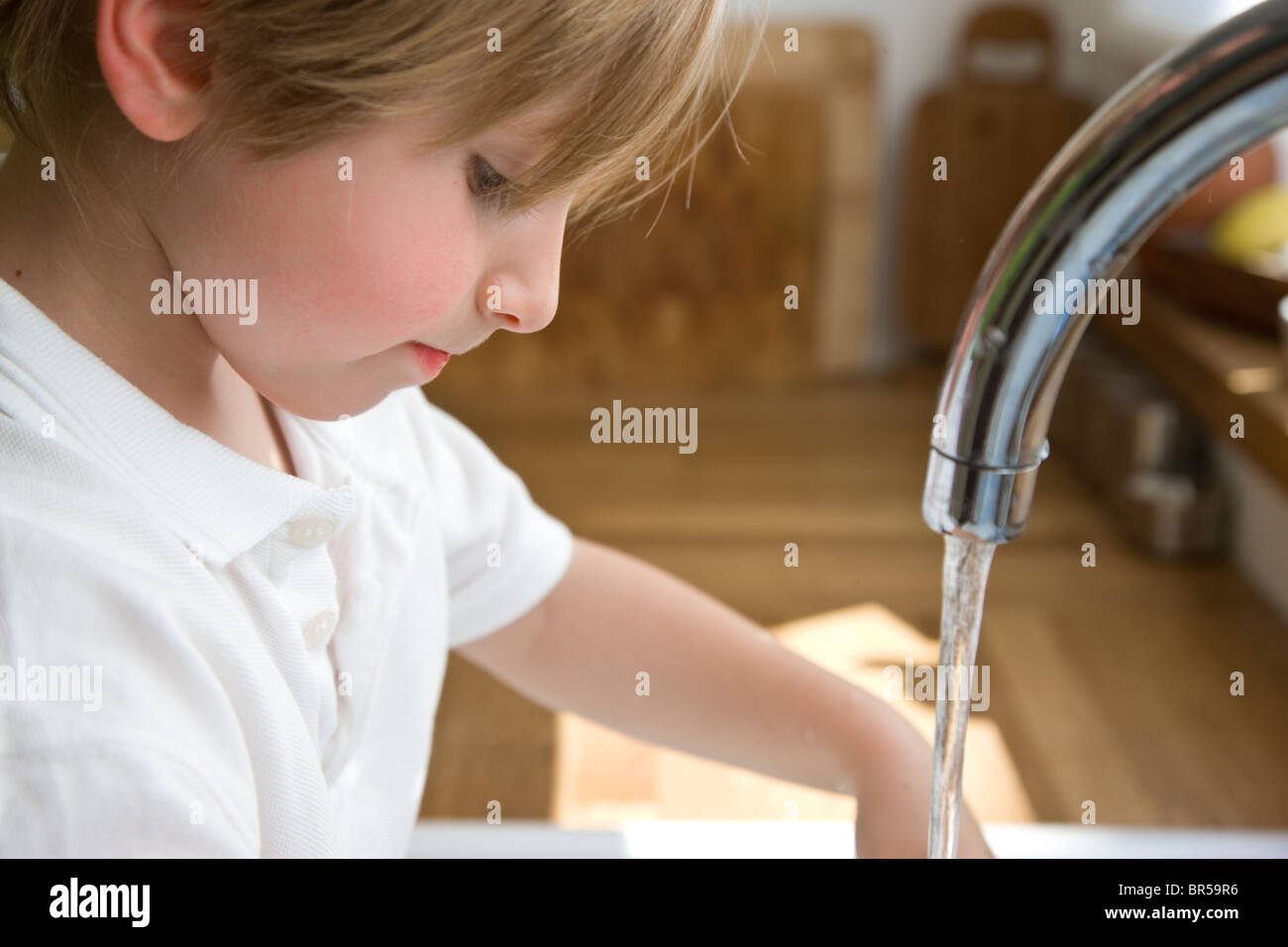 Toddler boy child washing up kitchen hi-res stock photography and ...