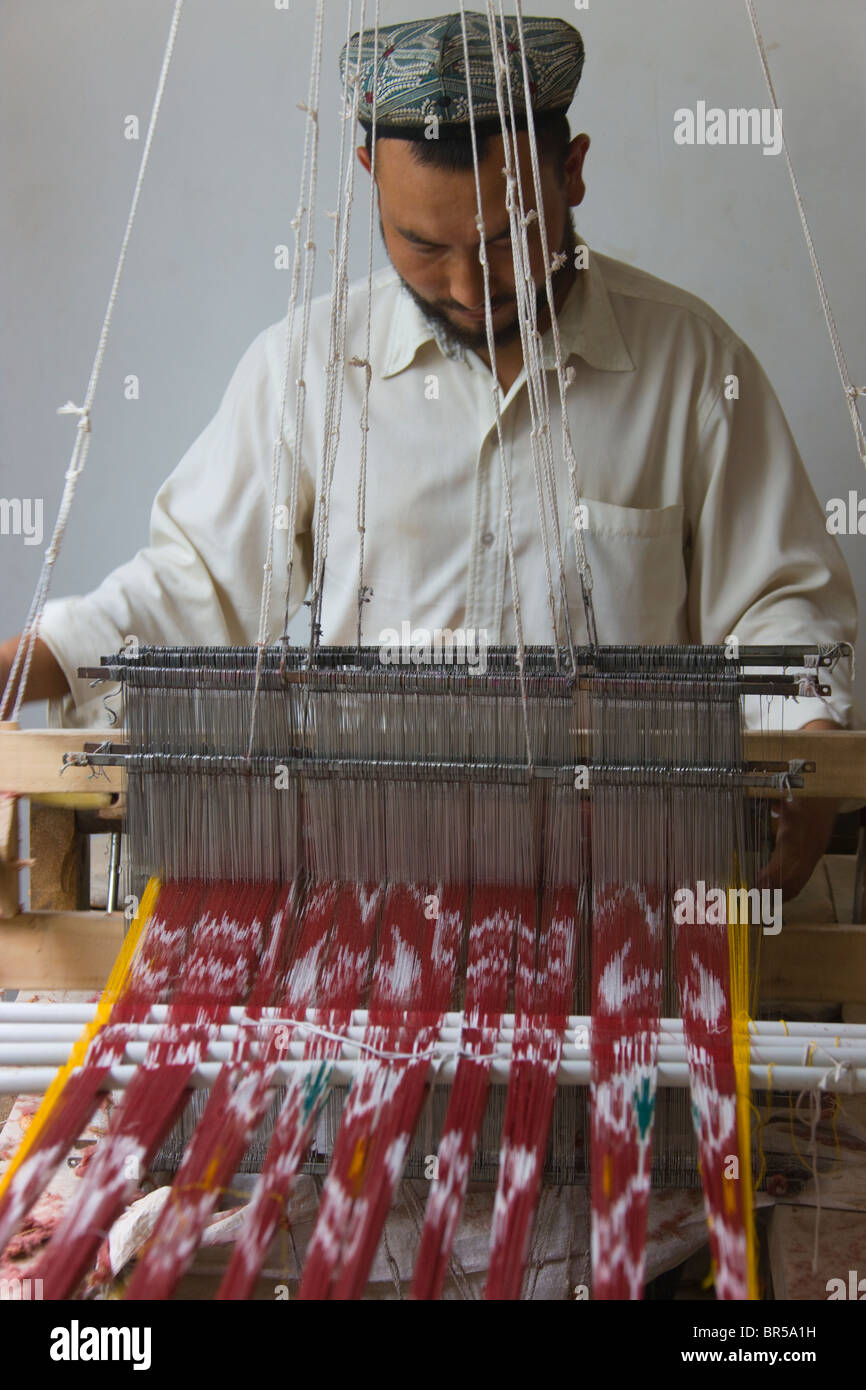 Man weaving loom hi-res stock photography and images - Alamy