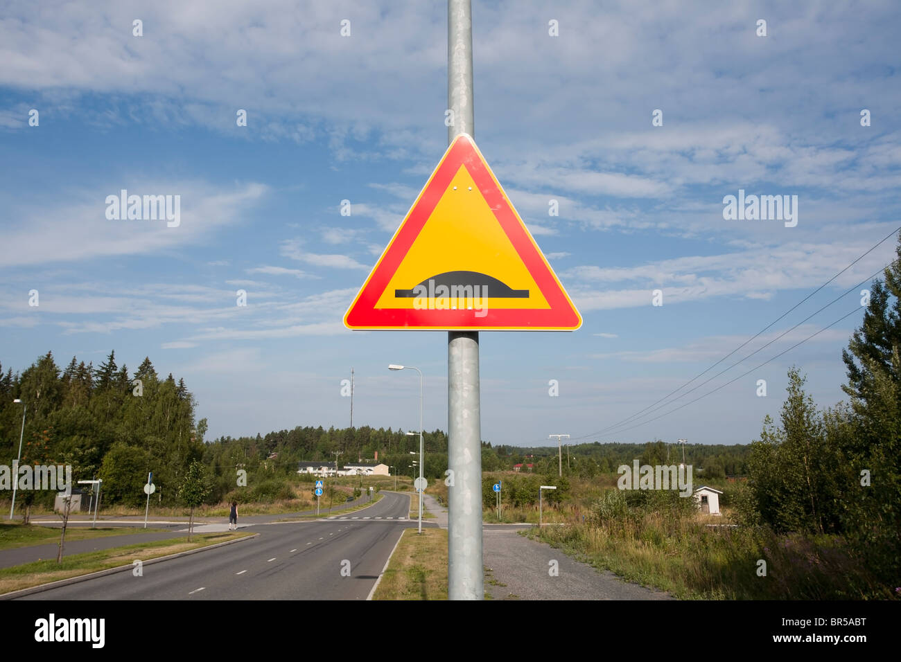 Speed bump sign hi-res stock photography and images - Alamy