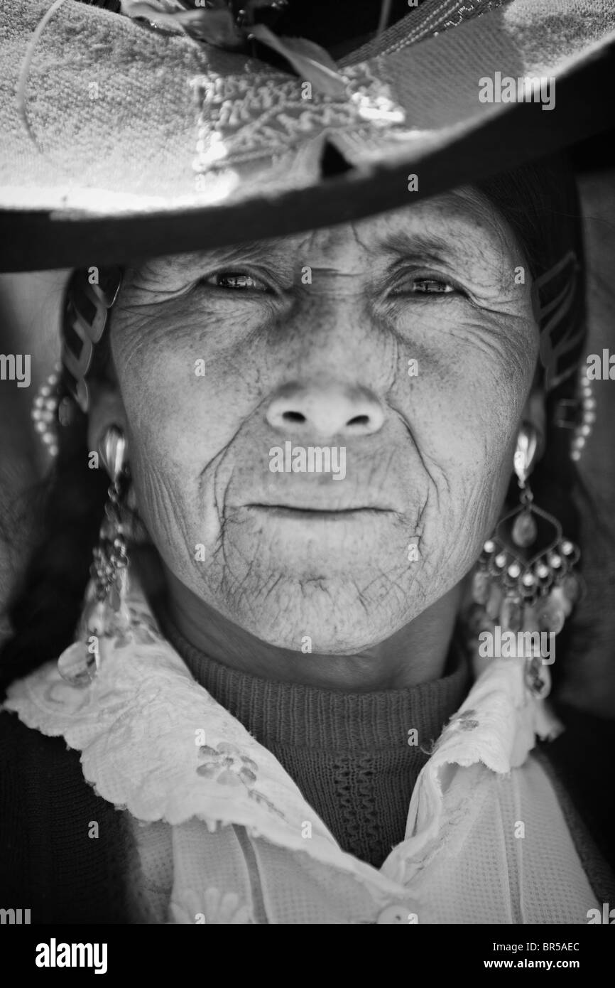 Portrait elderly peruvian woman hi-res stock photography and images - Alamy