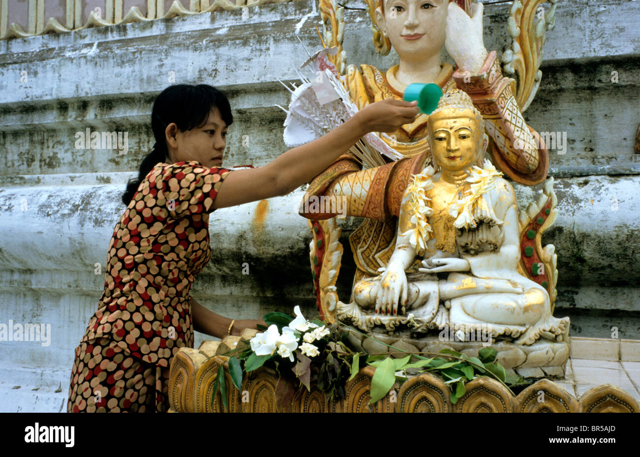 Ritual washing of a buddha statue, Burma, Myanmar, Asia Stock Photo - Alamy