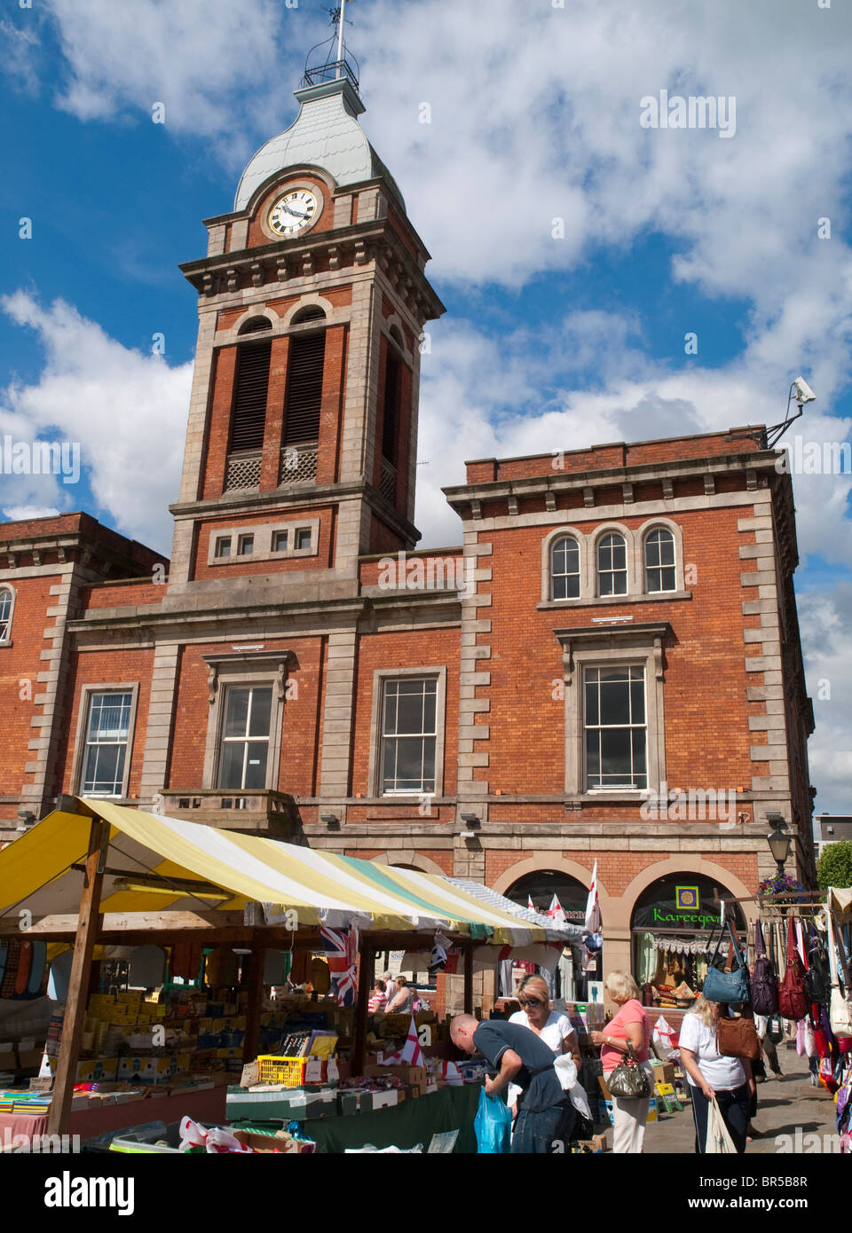 Chesterfield market hall hi-res stock photography and images - Alamy