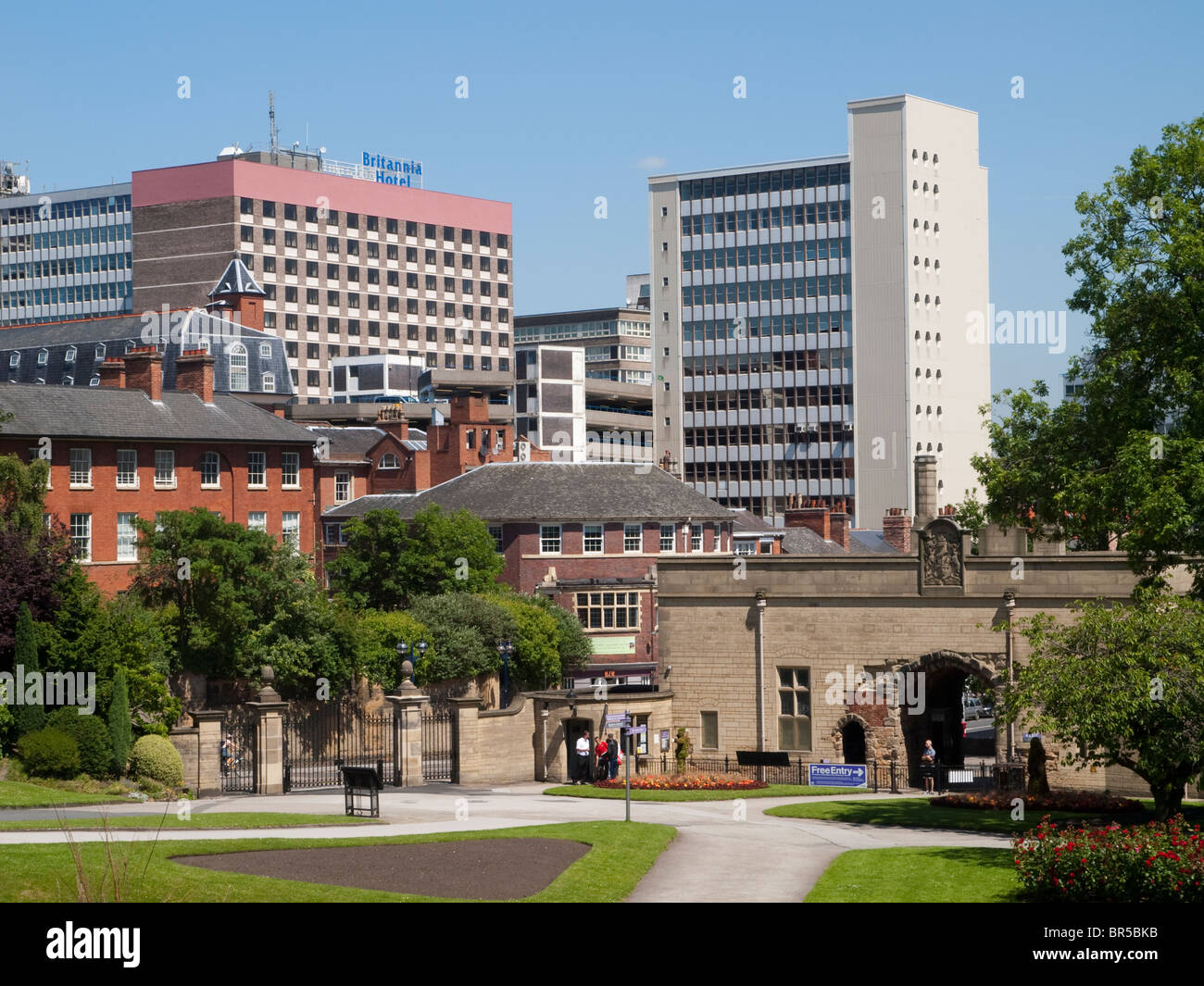 Gate house gatehouse entrance hi-res stock photography and images - Alamy