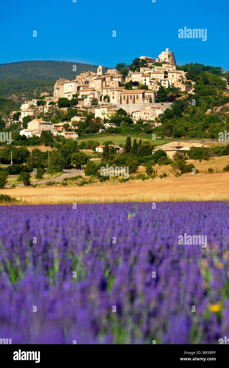 Village scenes in provence france hi-res stock photography and images ...