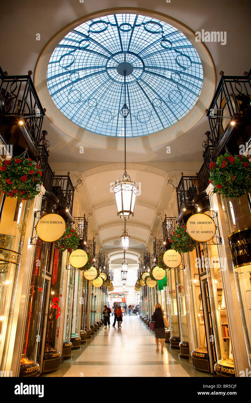London mayfair architecture hi-res stock photography and images - Alamy