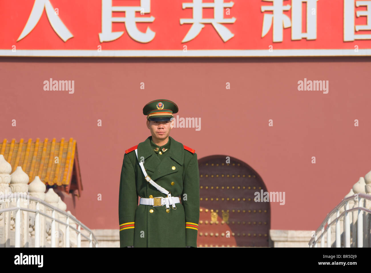 Soldier at Tian An Men Tower, Beijing, China Stock Photo - Alamy