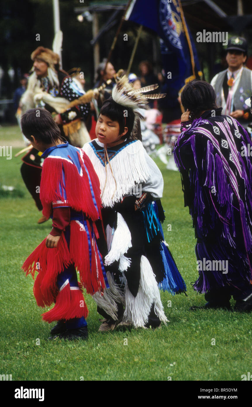 Indian Native American dance show compete drum costume traditional ...