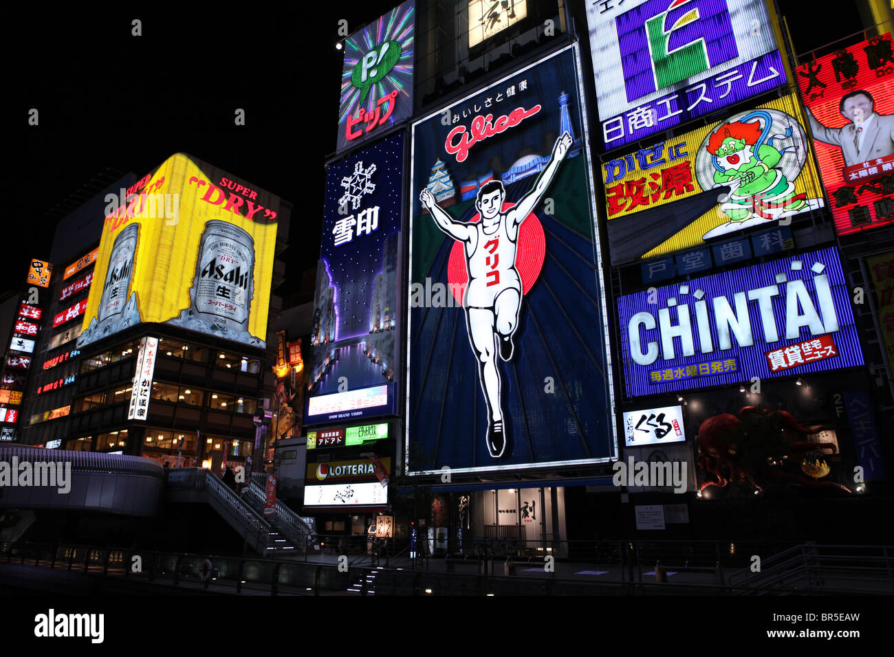 Neon Billboards Dontunburi Osaka Japan Stock Photo - Alamy