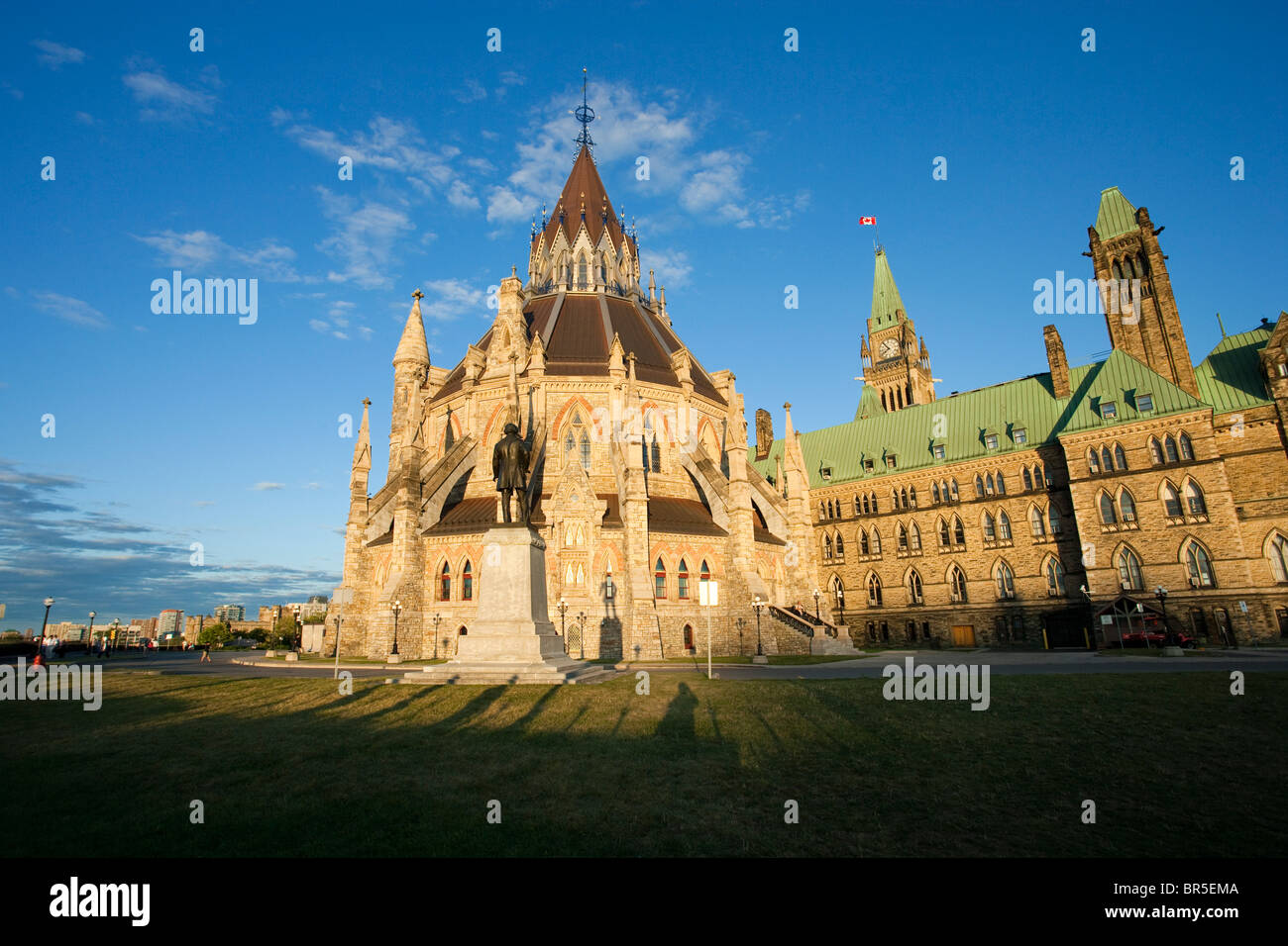 Ottawa parliament building hi-res stock photography and images - Alamy