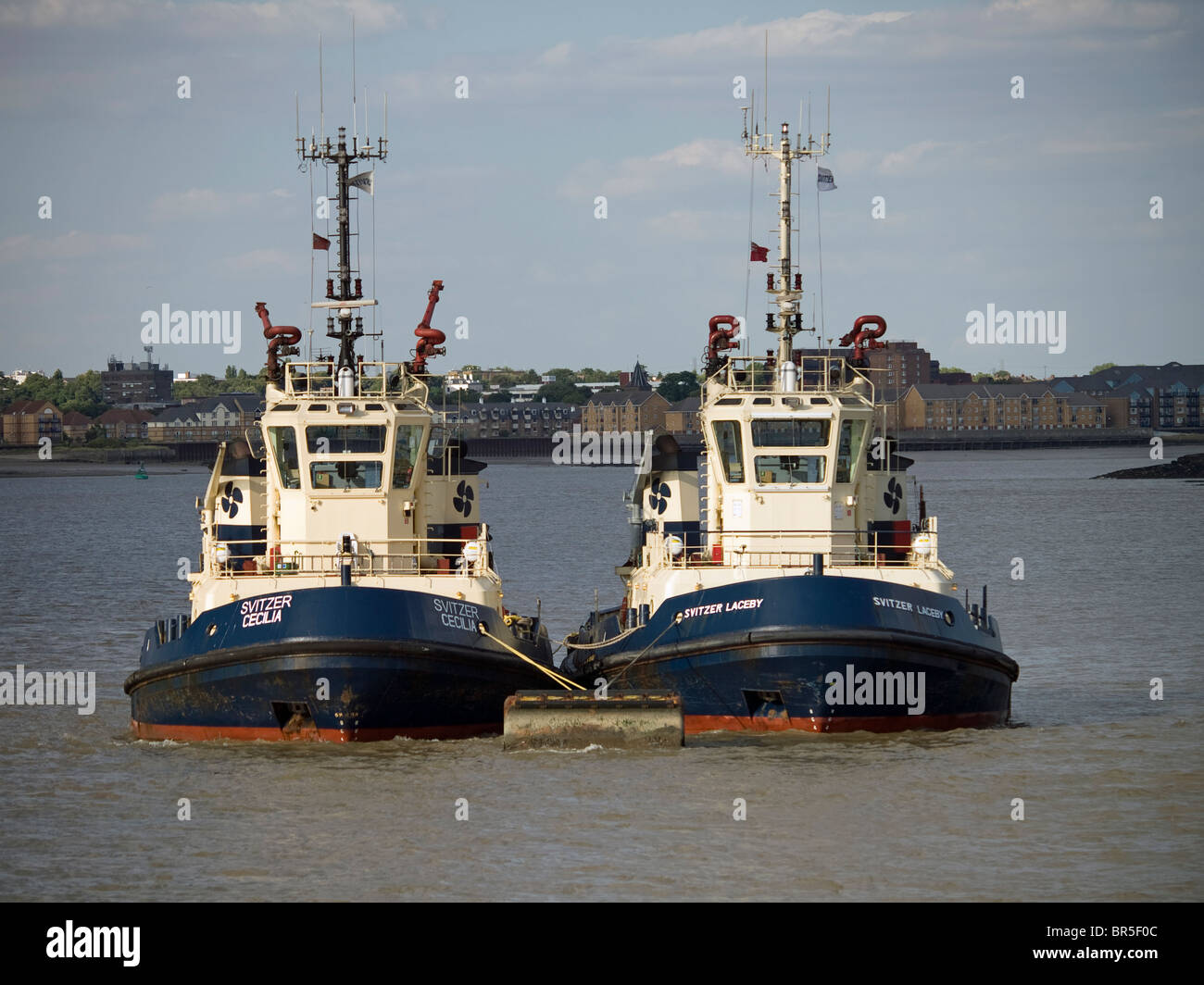 Tugs on the thames hi-res stock photography and images - Alamy